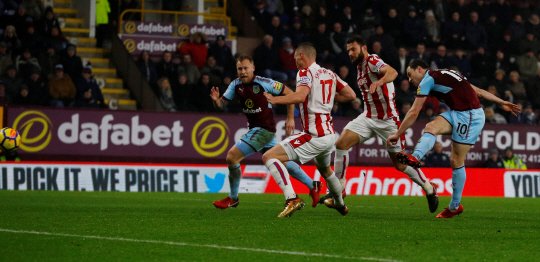 번리, EPL 4위로 '번쩍' : 네이트 스포츠