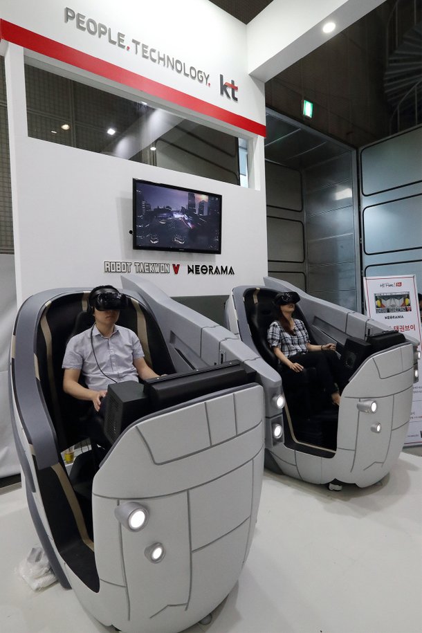 스카이다이빙 전율 그대로···눈길끄는 이통사 VR : 네이트 뉴스