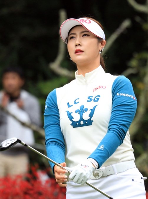[JLPGA] 김하늘, 메이저 살롱파스컵 3R 선두…2주 연승에 성큼 : 네이트 스포츠