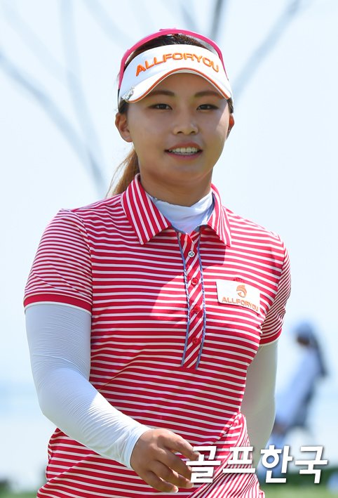 2년차 김지영, '2의 전쟁'에서 칩인 버디로 첫 우승 [KLPGA NH투자증권 챔피언십] : 네이트 스포츠