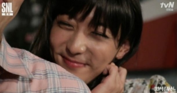 'SNL9' 현우, '파격 여장'으로 폭소…정이랑 질투 男에 고백 : 네이트 뉴스