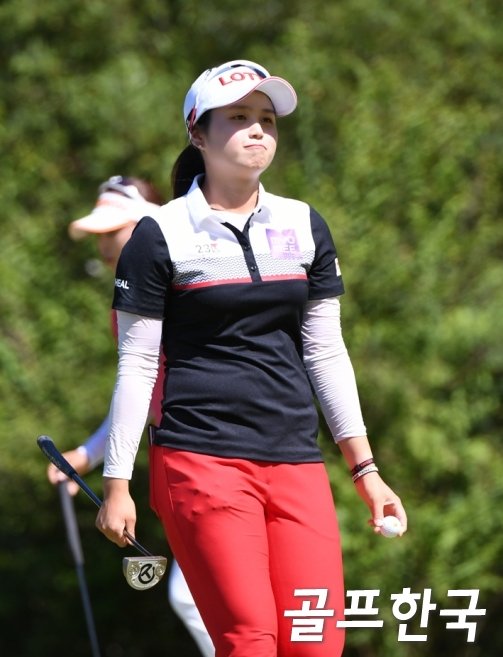 [KLPGA] 프로 데뷔전에서 뜻대로 안돼 속상한 최혜진 : 네이트 스포츠