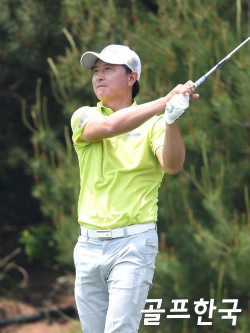 [KPGA] 43세 황인춘, 4차 혈투 끝에 7년만의 우승(종합) : 네이트 스포츠