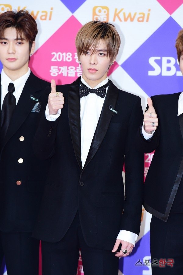 NCT 127 유타, 물에 적신듯 한 헤어스타일 (SBS 가요대전) : 네이트 연예