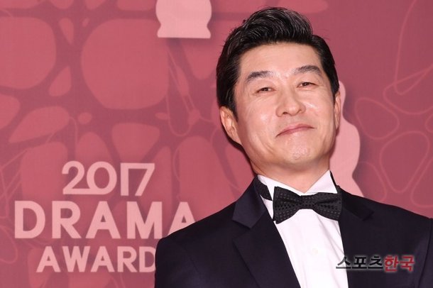 [종합]'2017 MBC 연기대상' 김상중 등 '역적' 팀 싹쓸이(ft.윤균상) : 네이트 연예