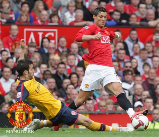 [EPL 37R] '박지성 교체 출전' 맨유, 아스널과 0-0 무승부...리그 3연패 달성 : 네이트 스포츠