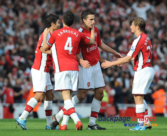 [EPL 11R] '판 페르시 2골' 아스널, 토트넘 3-0으로 제압 : 네이트 스포츠