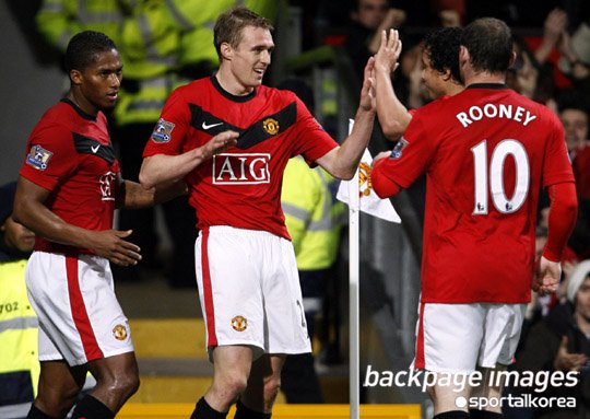 [EPL 13R] 맨유, 에버턴에 3-0 완승... 박지성 결장 : 네이트 스포츠