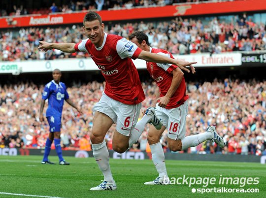 [EPL 4R] 아스널, 볼턴 4-1 완파… 이청용 2호 도움 : 네이트 스포츠