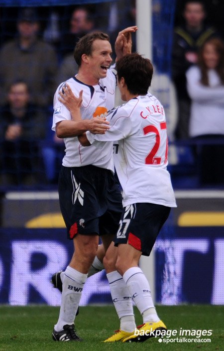 [EPL 11R] '이청용 PK유도' 볼턴, 토트넘에 4-2 승리 : 네이트 스포츠