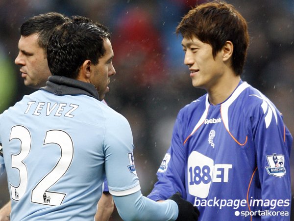 [EPL 16R] 테베스"네가 지성이 후배구나~" : 네이트 스포츠