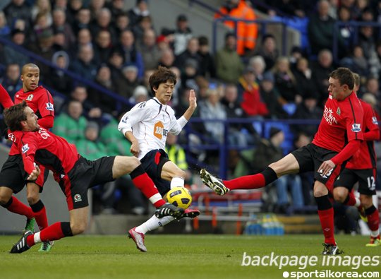 [EPL 17R] ‘이청용 58분 활약’ 볼턴, 블랙번에 2-1 승리 : 네이트 스포츠