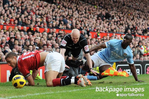 [EPL 27R] 부심, '때아닌 봉변' : 네이트 스포츠