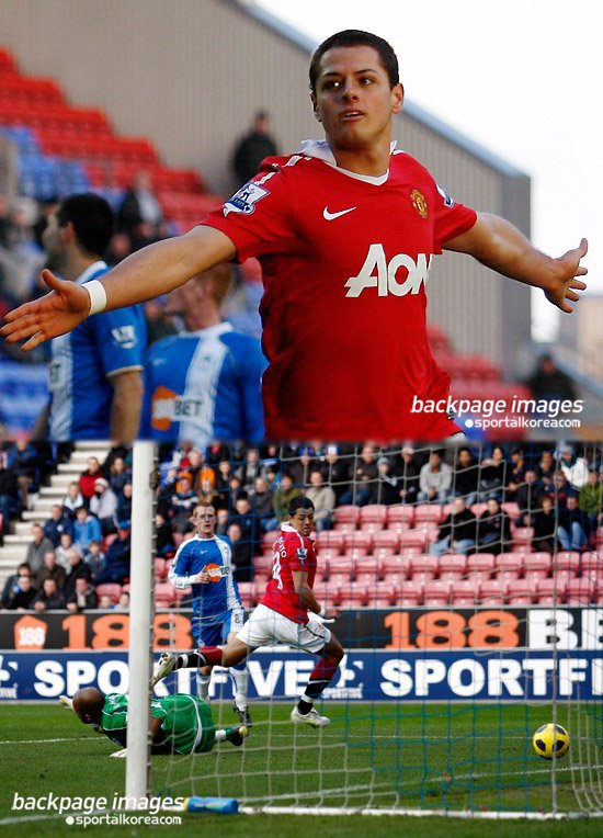 [EPL 28R] '치차리토 멀티골' 맨유, 위건에 4-0 대승…선두 질주 : 네이트 스포츠