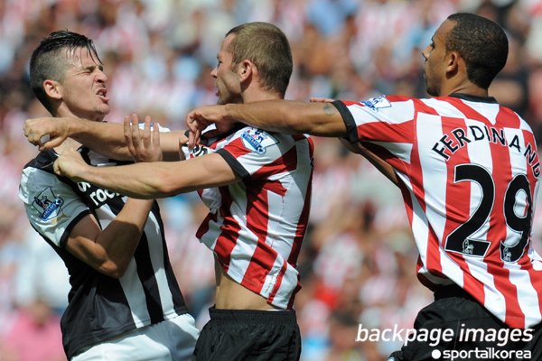 [EPL 2R] 싸움 시작해 놓고 아픈 척하는 바튼 : 네이트 스포츠