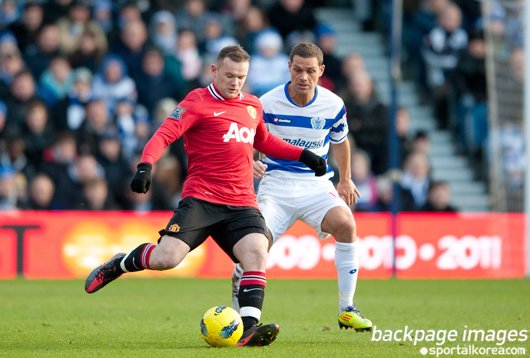 [EPL 16R] '박지성 결장' 맨유, QPR에 2-0 승리…1위 탈환 : 네이트 스포츠