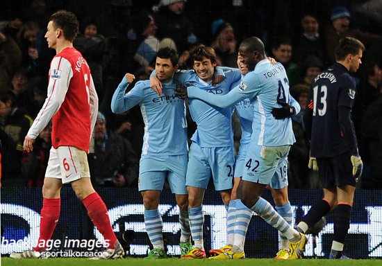 [EPL 16R] '박주영 제외' 아스널, 맨시티 원정에서 0-1패배...맨시티 선두 복귀 : 네이트 스포츠