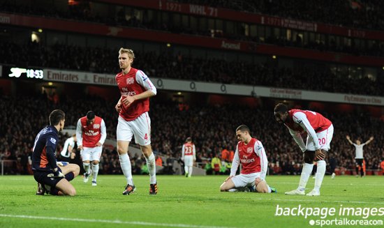 [EPL 18R] '늑대 포효'에 '아스널 대포' 승리 조준 실패 : 네이트 스포츠