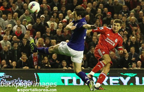 [EPL 26R] ‘제라드 HT’ 리버풀, 머지사이드 더비서 3-0 완승 : 네이트 스포츠