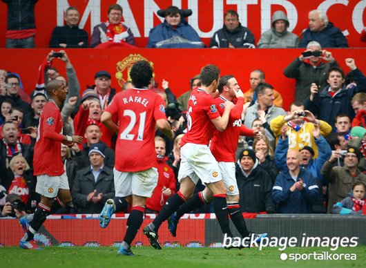 [EPL 32R] ‘박지성 또 결장’ 맨유, QPR에 2-0 승리…선두 굳히기 : 네이트 스포츠