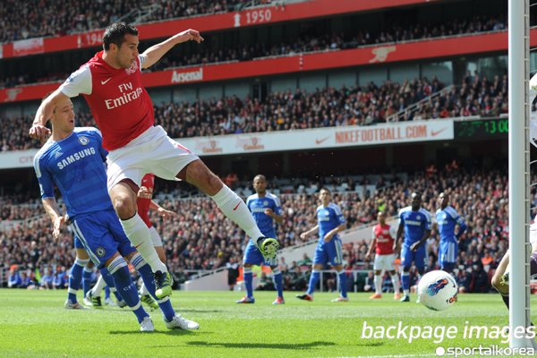 [EPL 35R] 판 페르시, '골 진짜 안 들어 가네' : 네이트 스포츠