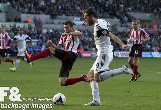[EPL 8R] 지동원, 포옛 데뷔전 결장…선덜랜드, 스완지에 0-4 대패 : 네이트 스포츠