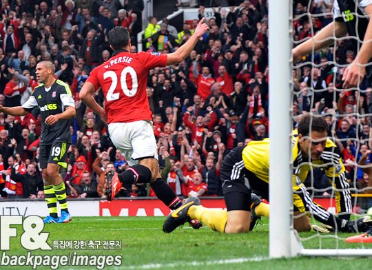 [EPL 9R] '1G 1AS' 판 페르시, 맨유 구했다…스토크에 3-2 역전승 : 네이트 스포츠