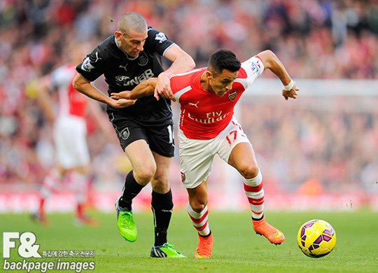 [EPL 10R] '산체스 멀티골' 아스널, 번리에 3-0 완승 : 네이트 스포츠