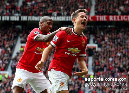 [EPL 31R] '에레라 멀티골' 맨유, 빌라에 3-1 승리…5연승+리그 3위 : 네이트 스포츠