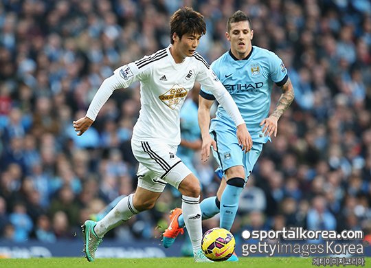 [EPL] 英 언론 "기성용, EPL서 가장 돋보이는 MF" : 네이트 스포츠