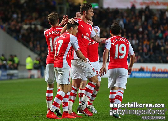 [EPL 35R] '산체스 2골' 아스널, 헐시티에 3-1 완승…사실상 UCL 진출 : 네이트 스포츠