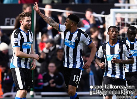 [EPL 34R] '기성용 결장' 스완지, 뉴캐슬에 0-3패에도 강등권과 10점차…잔류 안정권 : 네이트 스포츠