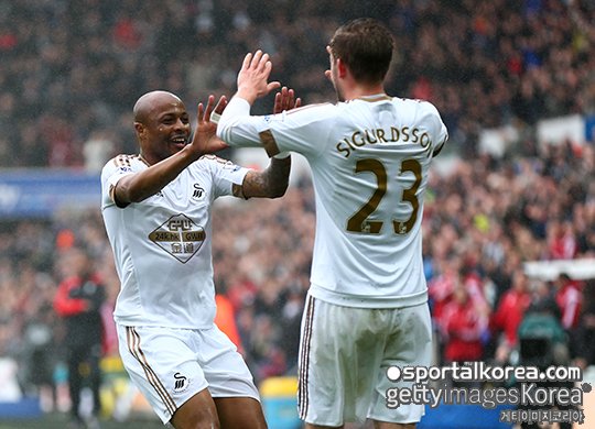 [EPL 36R] '기성용 결장' 스완지, 리버풀에 3-1 완승…'EPL 잔류 확정' : 네이트 스포츠