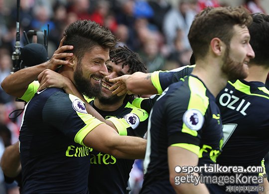 [EPL 10R] '산체스-지루 2골' 아스널, 선덜랜드 4-1 대파…'9G 무패' : 네이트 스포츠