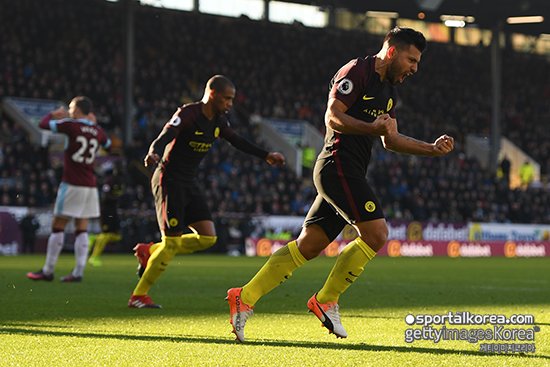 [EPL 13R] '아구에로 2골' 맨시티, 번리에 2-1 역전승…리그 선두 : 네이트 스포츠