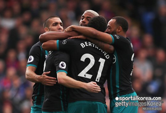 [EPL 5R] C.팰리스, 호지슨 첫경기도 패배 '무득점 5연패'…이청용 결장 : 네이트 스포츠