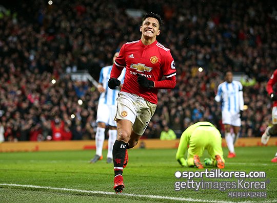 [EPL 26R] '산체스 OT 데뷔골' 맨유, 허더즈필드에 2-0 완승 : 네이트 스포츠