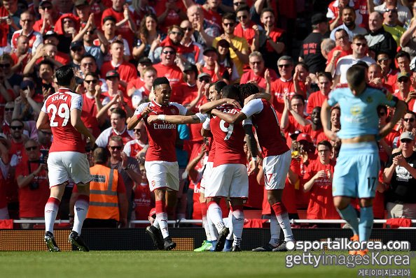 [EPL 37R] '벵거 마지막 홈' 아스널 6위 확정, 번리와 홈 경기 5-0 대승 : 네이트 스포츠