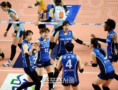 IBK, GS칼텍스 3-0 완파…여자부 선두 탈환 : 네이트 스포츠