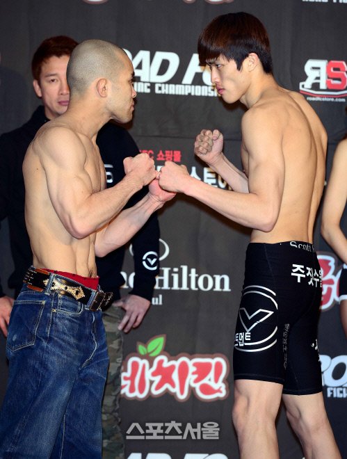 [SS포토]로드FC 022 이세이-조영승, 질 수 없는 한일전! : 네이트 스포츠