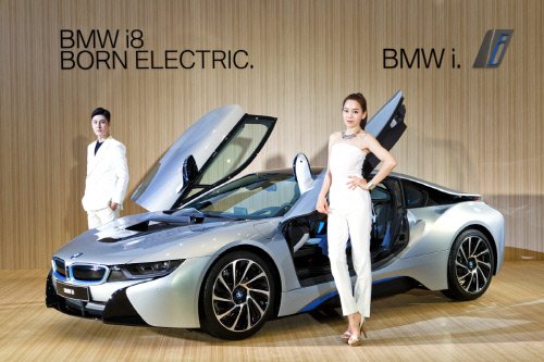 BMW코리아, PHEV 모델 'i8' 공식 출시…가격은? : 네이트 뉴스