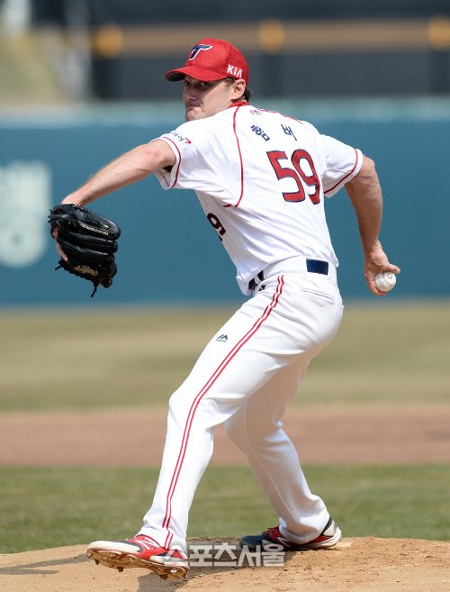 [SS포토]KBO리그 첫 등판하는 KIA 선발투수 험버 : 네이트 스포츠
