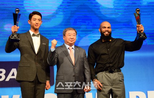 MVP는 테임즈, 외국인으로 역대 3번째 주인공 : 네이트 뉴스