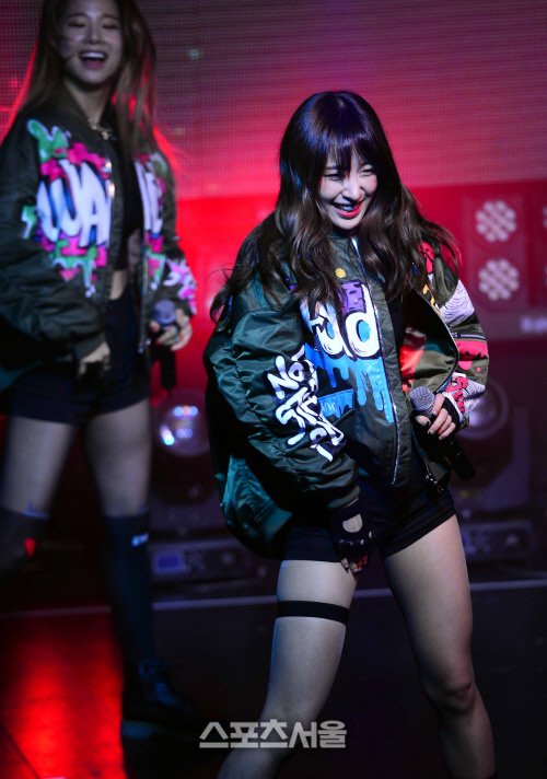 [SS포토]핫팬츠로 심쿵케 하는 EXID 하니, "미소천사랍니다" | 네이트 연예