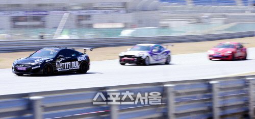 [SS포토]치열한 선두다툼을 벌이는 넥센타이어 엔페라 BK-OneMaker, "과연~' : 네이트 뉴스