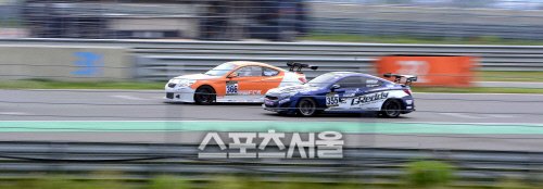 [SS포토]박재성-김성준, "치열한 다툼을 벌이는 엔페라컵 '엔페라 BK-Onemaker'"다" : 네이트 스포츠