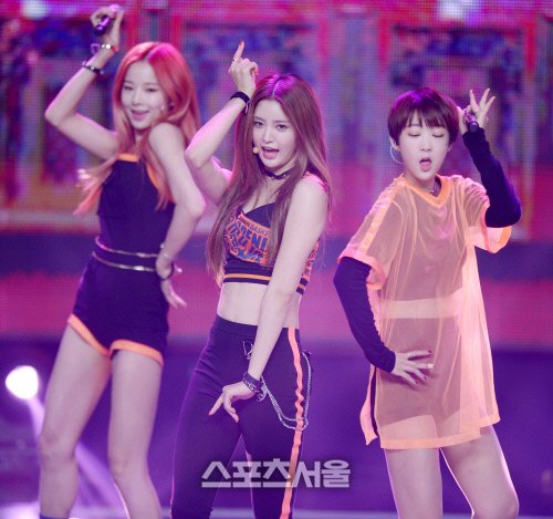 [SS포토]'L.I.E'를 부르는 EXID, "분위기가 다르죠~" : 네이트 연예