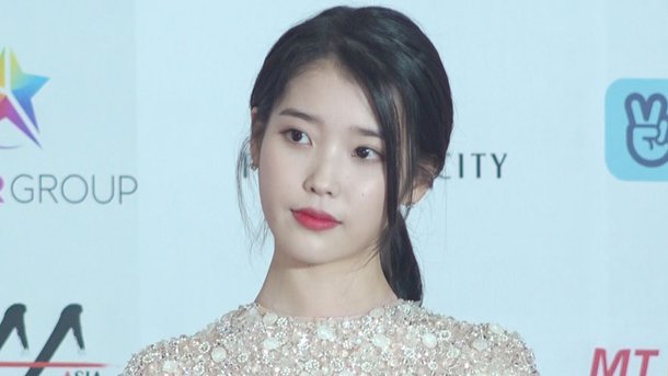 아이유(IU), 클로즈업에도 굴욕 없는 백옥 피부 ('2018 AAA' 레드카펫) [SS쇼캠] : 네이트 연예