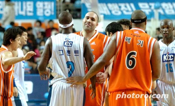 [농구]KTF, KCC꺾고 4연승 질주! : 네이트 스포츠