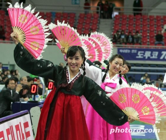 [농구]부채 춤추는 치어리더 : 네이트 스포츠